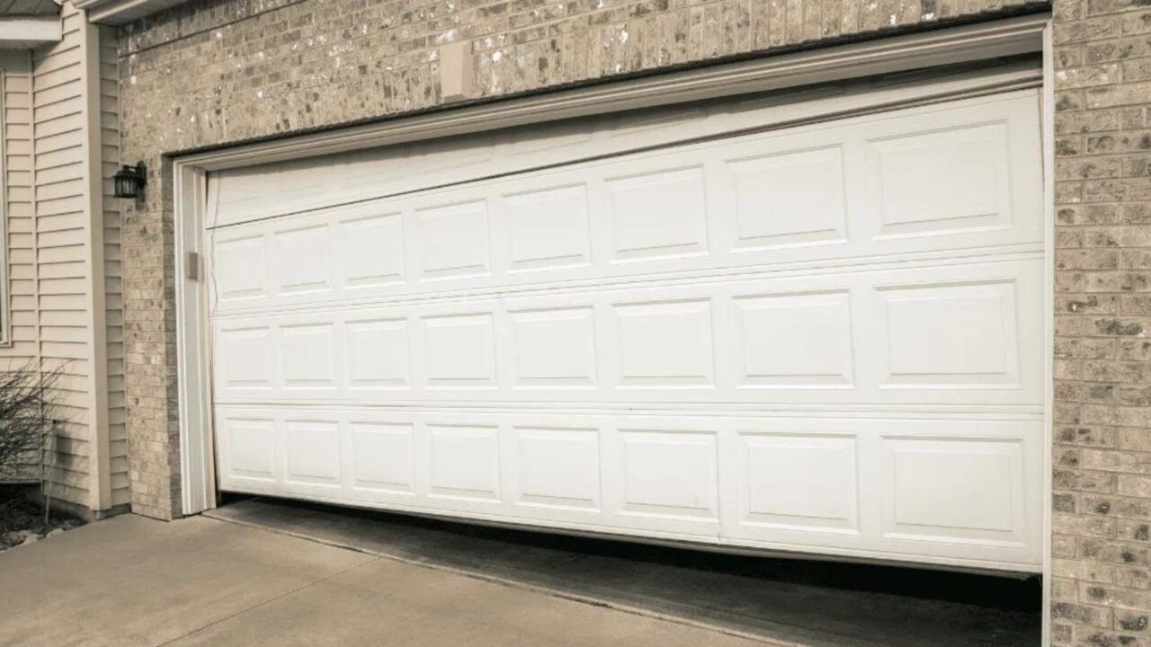 Garage Door Alignment Tips for Homeowners